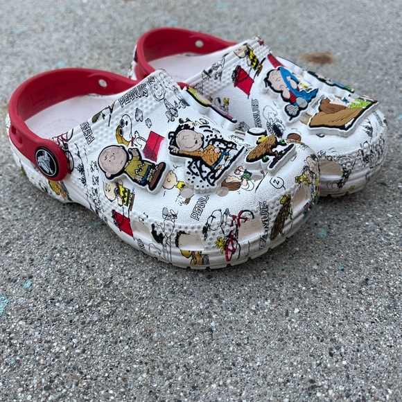 CROCS | Shoes | Crocs X Peanuts Snoopy Charlie Brown Toddler Sz 9 ...